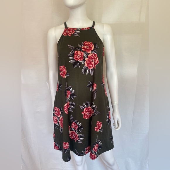 nine britton | Dresses | Nine Britton Pocketed Green Floral Dress ...